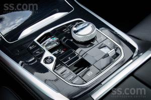Grey BMW X7 2023 in Riga, with an engine capacity of 3.00 L and mileage of 63 thousand km for 84900 €, photo 23 on AUTOMOTO.COM.LV