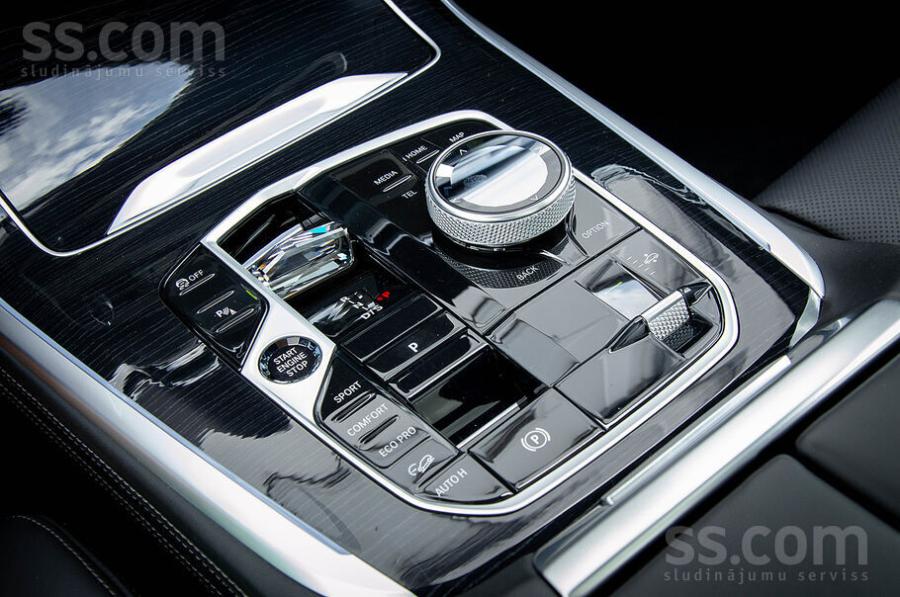 Grey BMW X7 2023 in Riga, with an engine capacity of 3.00 L and mileage of 63 thousand km for 84900 €, photo 23 on AUTOMOTO.COM.LV