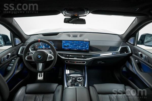 Grey BMW X7 2023 in Riga, with an engine capacity of 3.00 L and mileage of 63 thousand km for 78500 €, photo 5 on AUTOMOTO.COM.LV