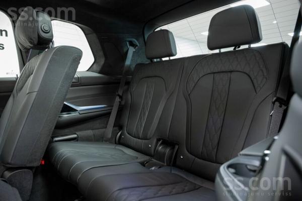 Grey BMW X7 2023 in Riga, with an engine capacity of 3.00 L and mileage of 63 thousand km for 78500 €, photo 9 on AUTOMOTO.COM.LV
