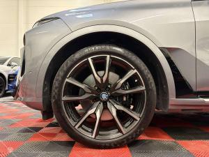 Grey BMW X7 2023 in Vilnius, with an engine capacity of 2.99 L and mileage of 75 thousand km for 86990 €, photo 10 on AUTOMOTO.COM.LV