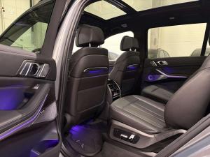 Grey BMW X7 2023 in Vilnius, with an engine capacity of 2.99 L and mileage of 75 thousand km for 86990 €, photo 30 on AUTOMOTO.COM.LV