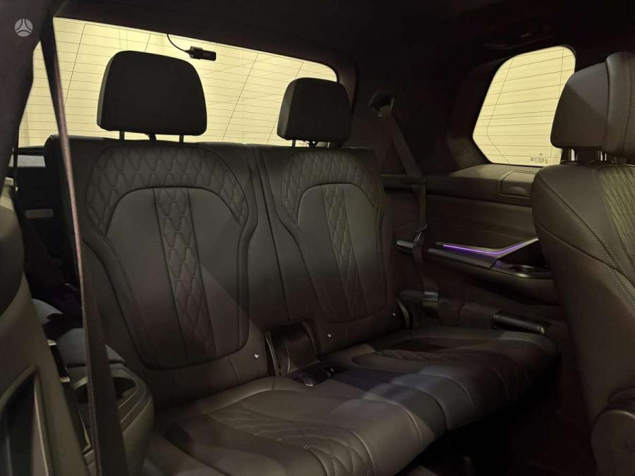 Grey BMW X7 2023 in Vilnius, with an engine capacity of 2.99 L and mileage of 75 thousand km for 86990 €, photo 33 on AUTOMOTO.COM.LV