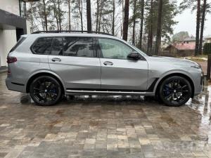 Pelēks BMW X7 2024 Rīga, ar dzinēja tilpumu 3.00 L un nobraukumu 31 tūkst. km par 84995 €, foto 3 vietnē AUTOMOTO.COM.LV
