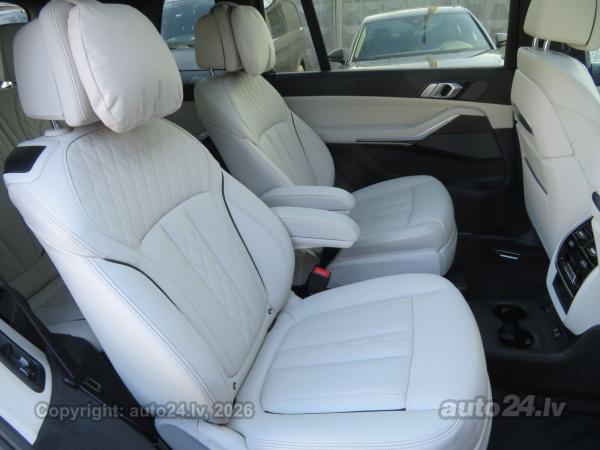 Pelēks BMW X7 2024 Tallina, ar dzinēja tilpumu 3.00 L un nobraukumu 75 tūkst. km par 78000 €, foto 5 vietnē AUTOMOTO.COM.LV