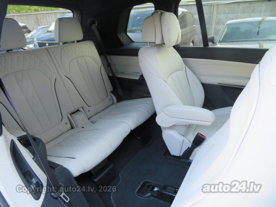 Pelēks BMW X7 2024 Tallina, ar dzinēja tilpumu 3.00 L un nobraukumu 75 tūkst. km par 78000 €, foto 8 vietnē AUTOMOTO.COM.LV