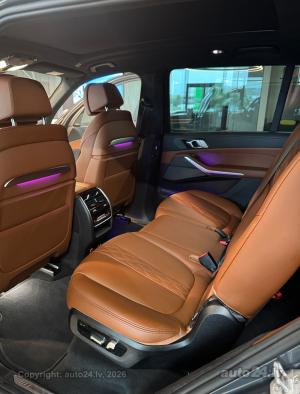 Pelēks BMW X7 2024 Tallina, ar dzinēja tilpumu 3.00 L un nobraukumu 37 tūkst. km par 99000 €, foto 26 vietnē AUTOMOTO.COM.LV