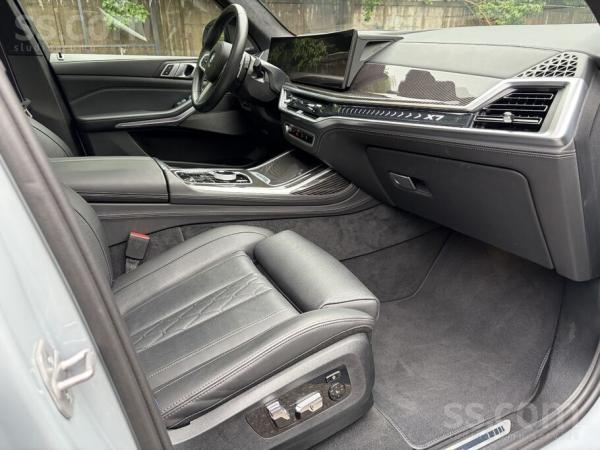 Grey BMW X7 2024 in Riga, with an engine capacity of 3.00 L and mileage of 73 thousand km for 82500 €, photo 9 on AUTOMOTO.COM.LV