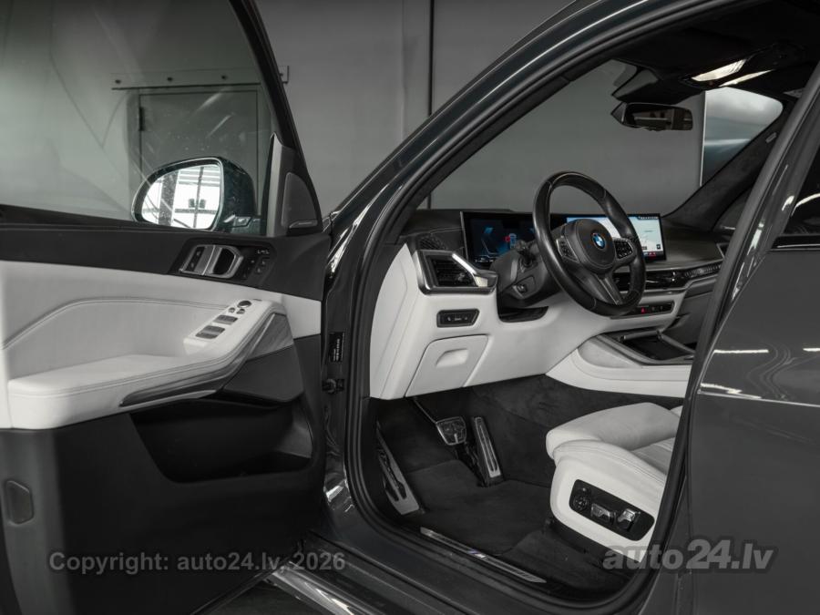 Grey BMW X7 2024 in Tallinn, with an engine capacity of 3.00 L and mileage of 134 thousand km for 84900 €, photo 8 on AUTOMOTO.COM.LV