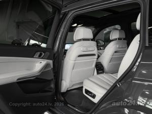 Grey BMW X7 2024 in Tallinn, with an engine capacity of 3.00 L and mileage of 134 thousand km for 84900 €, photo 10 on AUTOMOTO.COM.LV