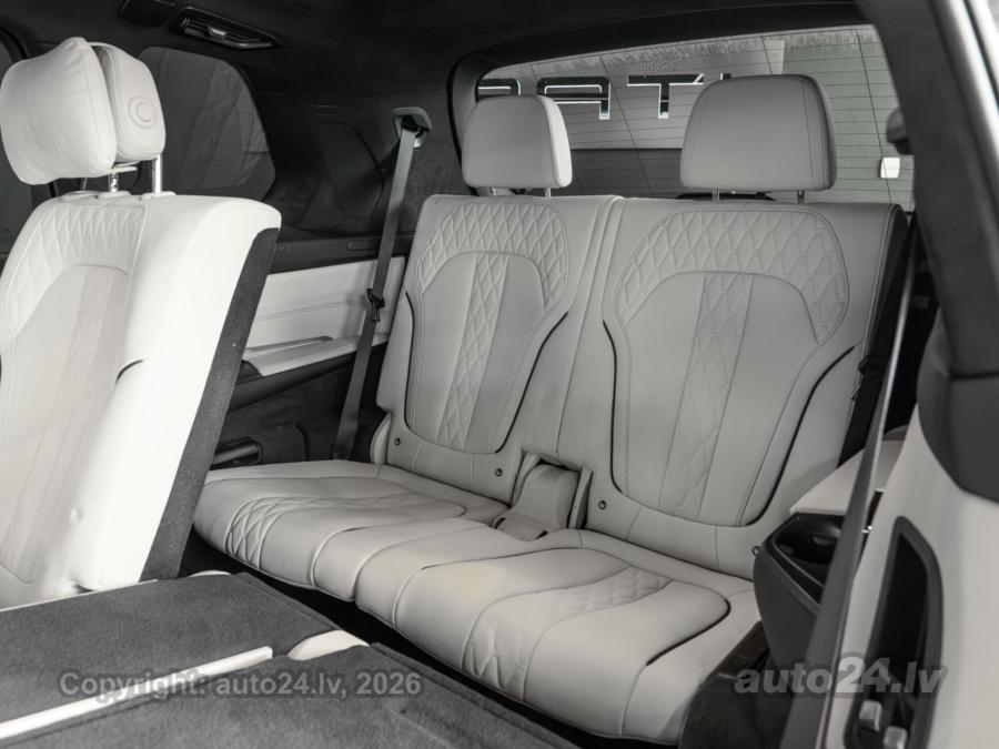 Grey BMW X7 2024 in Tallinn, with an engine capacity of 3.00 L and mileage of 134 thousand km for 84900 €, photo 12 on AUTOMOTO.COM.LV