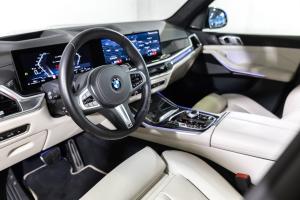 Grey BMW X7 2025 in Vilnius, with an engine capacity of 3.00 L and mileage of 38 thousand km for 98491 €, photo 13 on AUTOMOTO.COM.LV