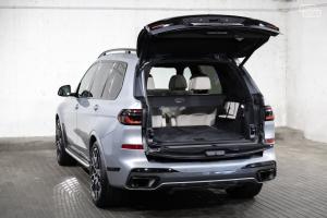 Grey BMW X7 2025 in Vilnius, with an engine capacity of 3.00 L and mileage of 38 thousand km for 98491 €, photo 36 on AUTOMOTO.COM.LV