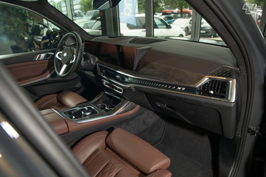 Grey BMW X7 2025 in Kaunas, with an engine capacity of 3.00 L and mileage of 16 thousand km for 95771 €, photo 24 on AUTOMOTO.COM.LV