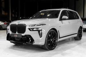 BMW X7 2026 in Riga on AUTOMOTO.COM.LV Grey BMW X7 2026 in Riga, with an engine capacity of 2.99 L and mileage of 18 thousand km for 96800 €, photo 1 on AUTOMOTO.COM.LV
