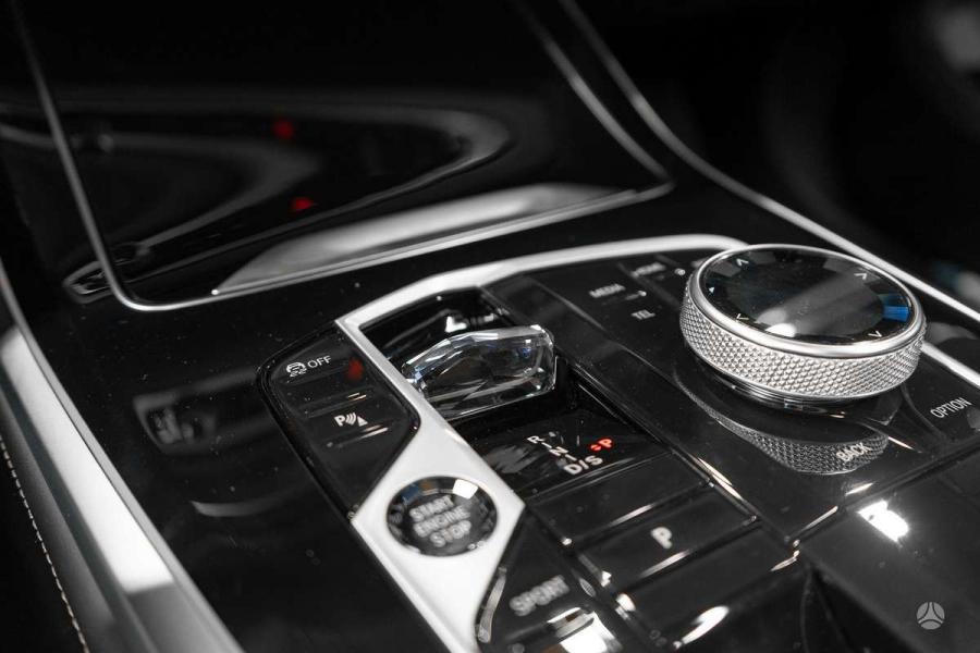 Pelēks BMW X7 2026 Rīga, ar dzinēja tilpumu 2.99 L un nobraukumu 18 tūkst. km par 96800 €, foto 32 vietnē AUTOMOTO.COM.LV