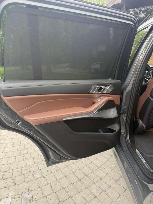 Pelēks BMW X7 2023 Kauņa, ar dzinēja tilpumu 4.40 L un nobraukumu 27 tūkst. km par 110000 €, foto 10 vietnē AUTOMOTO.COM.LV