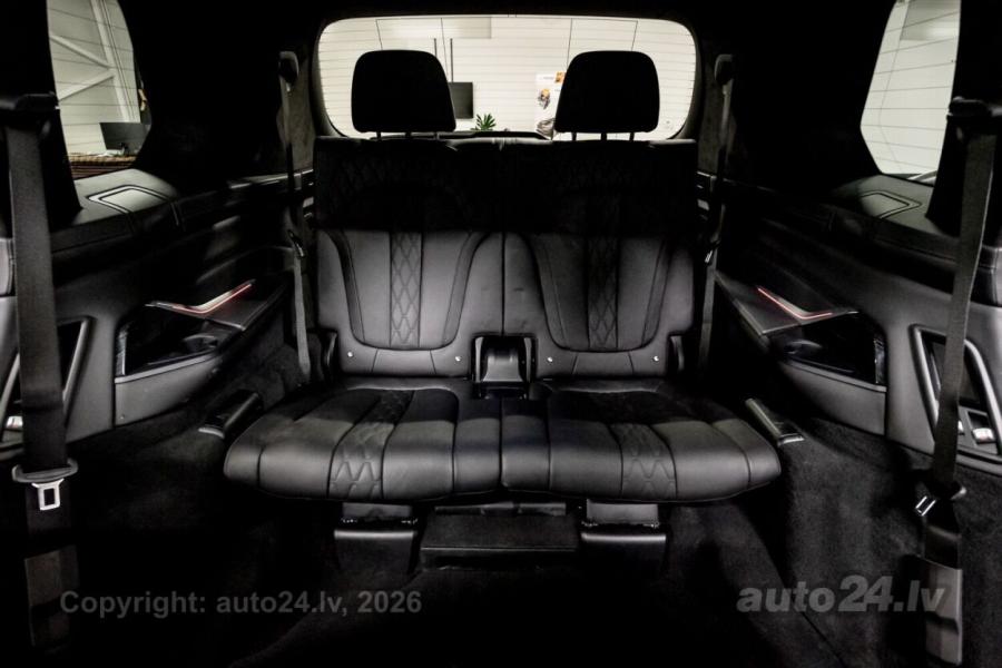 Pelēks BMW X7 2021 Pērnava, ar dzinēja tilpumu 3.00 L un nobraukumu 107 tūkst. km par 60990 €, foto 18 vietnē AUTOMOTO.COM.LV