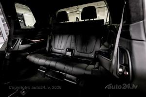 Grey BMW X7 2021 in Parnu, with an engine capacity of 3.00 L and mileage of 107 thousand km for 60990 €, photo 17 on AUTOMOTO.COM.LV