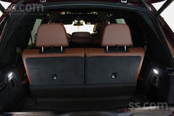 Red BMW X7 2019 in Riga, with an engine capacity of 3.00 L and mileage of 115 thousand km for 47500 €, photo 6 on AUTOMOTO.COM.LV