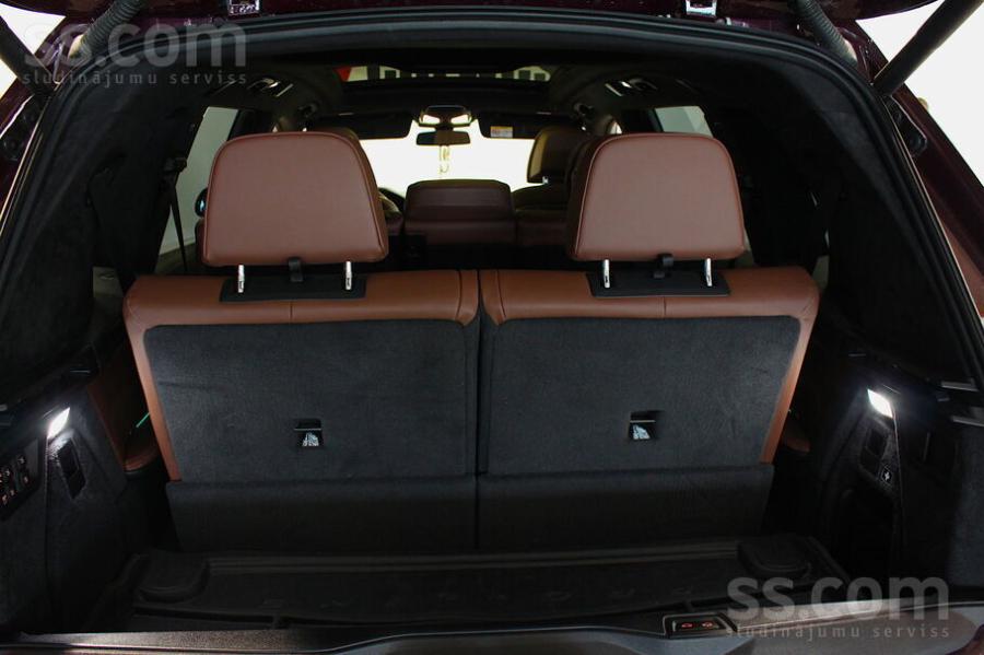 Red BMW X7 2019 in Riga, with an engine capacity of 3.00 L and mileage of 115 thousand km for 47500 €, photo 7 on AUTOMOTO.COM.LV
