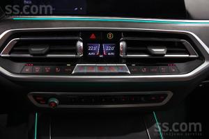 Red BMW X7 2019 in Riga, with an engine capacity of 3.00 L and mileage of 115 thousand km for 47500 €, photo 25 on AUTOMOTO.COM.LV