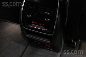 Red BMW X7 2019 in Riga, with an engine capacity of 3.00 L and mileage of 115 thousand km for 47500 €, photo 33 on AUTOMOTO.COM.LV