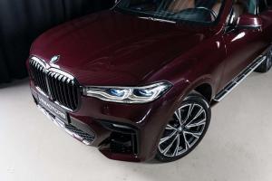 Red BMW X7 2020 in Vilnius, with an engine capacity of 3.00 L and mileage of 99 thousand km for 59999 €, photo 10 on AUTOMOTO.COM.LV