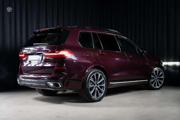 Red BMW X7 2020 in Vilnius, with an engine capacity of 3.00 L and mileage of 99 thousand km for 52999 €, photo 4 on AUTOMOTO.COM.LV