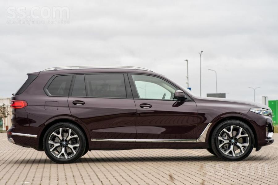 Red BMW X7 2021 in Riga, with an engine capacity of 3.00 L and mileage of 104 thousand km for 61800 €, photo 4 on AUTOMOTO.COM.LV