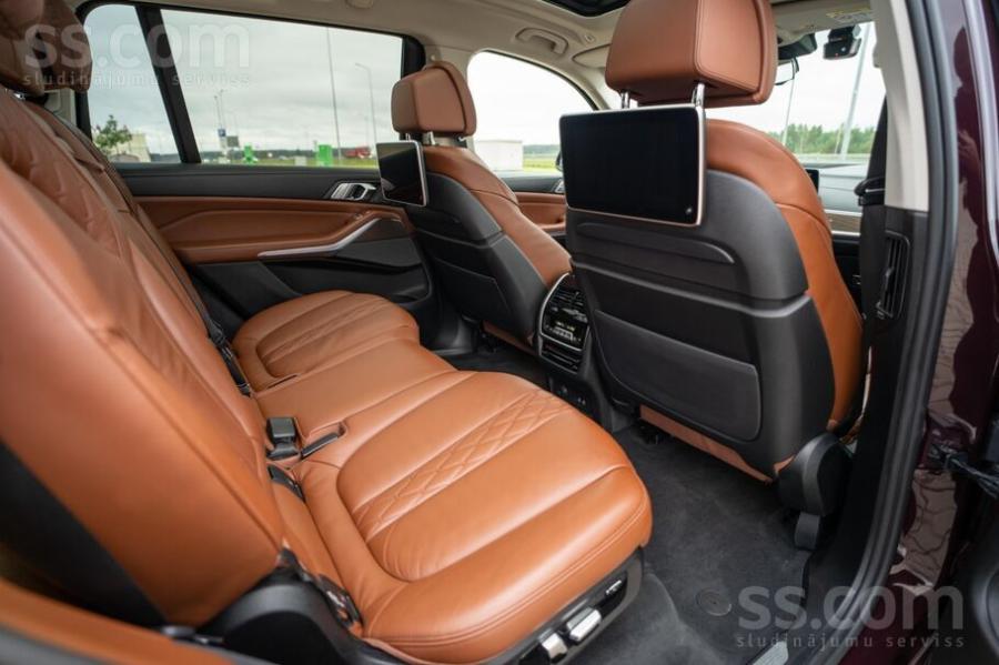 Red BMW X7 2021 in Riga, with an engine capacity of 3.00 L and mileage of 104 thousand km for 61800 €, photo 7 on AUTOMOTO.COM.LV