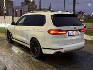 White BMW X7 2019 in Kaunas, with an engine capacity of 3.00 L and mileage of 162 thousand km for 45999 €, photo 4 on AUTOMOTO.COM.LV