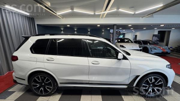 White BMW X7 2019 in Riga, with an engine capacity of 3.00 L and mileage of 93 thousand km for 49990 €, photo 4 on AUTOMOTO.COM.LV