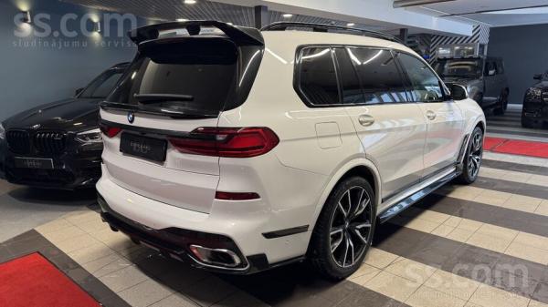 White BMW X7 2019 in Riga, with an engine capacity of 3.00 L and mileage of 93 thousand km for 49990 €, photo 5 on AUTOMOTO.COM.LV