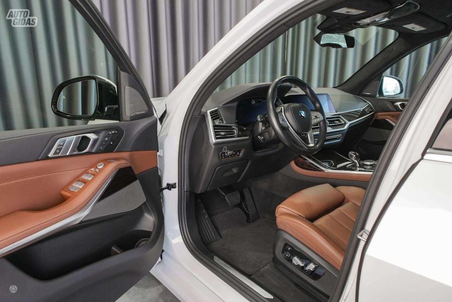 Balts BMW X7 2019 Marijampole, ar dzinēja tilpumu 3.00 L un nobraukumu 95 tūkst. km par 47950 €, foto 15 vietnē AUTOMOTO.COM.LV