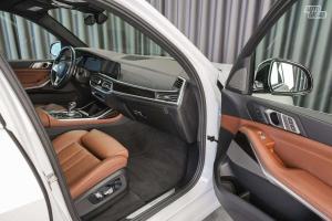 Balts BMW X7 2019 Marijampole, ar dzinēja tilpumu 3.00 L un nobraukumu 95 tūkst. km par 47950 €, foto 19 vietnē AUTOMOTO.COM.LV