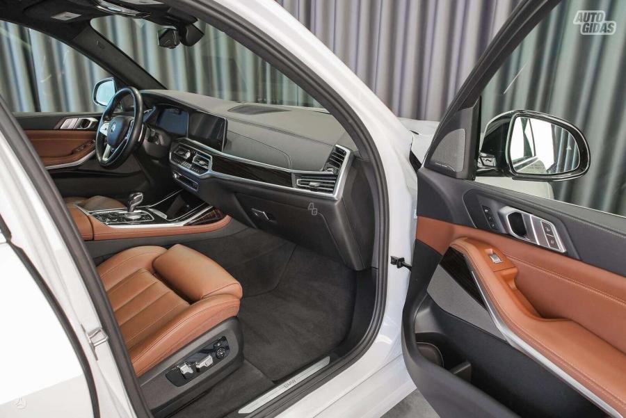 Balts BMW X7 2019 Marijampole, ar dzinēja tilpumu 3.00 L un nobraukumu 95 tūkst. km par 47950 €, foto 19 vietnē AUTOMOTO.COM.LV