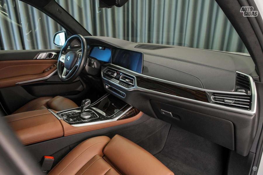 Balts BMW X7 2019 Marijampole, ar dzinēja tilpumu 3.00 L un nobraukumu 95 tūkst. km par 47950 €, foto 21 vietnē AUTOMOTO.COM.LV