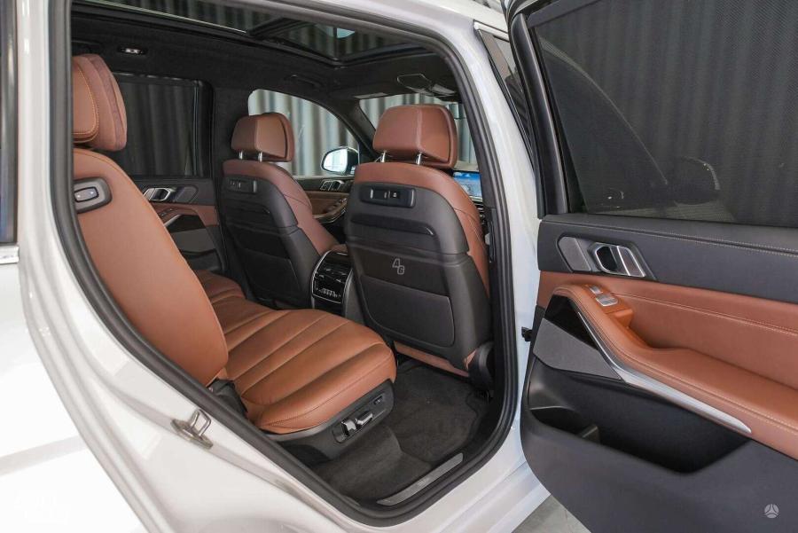 Balts BMW X7 2019 Marijampole, ar dzinēja tilpumu 3.00 L un nobraukumu 95 tūkst. km par 47950 €, foto 26 vietnē AUTOMOTO.COM.LV