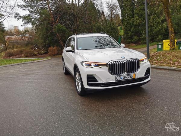 White BMW X7 2019 in Kaunas, with an engine capacity of 3.00 L and mileage of 300 thousand km for 37600 €, photo 1 on AUTOMOTO.COM.LV