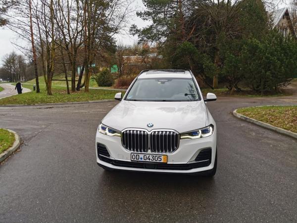 White BMW X7 2019 in Kaunas, with an engine capacity of 3.00 L and mileage of 300 thousand km for 37600 €, photo 9 on AUTOMOTO.COM.LV