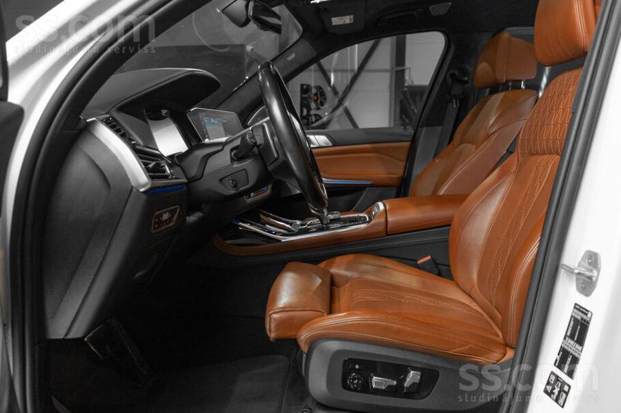 White BMW X7 2019 in Riga, with an engine capacity of 3.00 L and mileage of 56 thousand km for 63900 €, photo 11 on AUTOMOTO.COM.LV