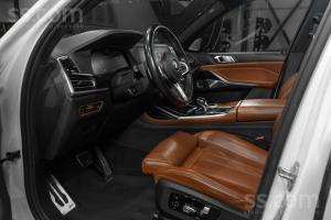White BMW X7 2019 in Riga, with an engine capacity of 3.00 L and mileage of 56 thousand km for 63900 €, photo 12 on AUTOMOTO.COM.LV
