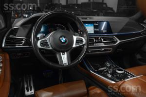 White BMW X7 2019 in Riga, with an engine capacity of 3.00 L and mileage of 56 thousand km for 63900 €, photo 13 on AUTOMOTO.COM.LV