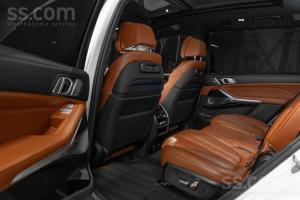 White BMW X7 2019 in Riga, with an engine capacity of 3.00 L and mileage of 56 thousand km for 63900 €, photo 17 on AUTOMOTO.COM.LV