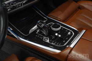 White BMW X7 2019 in Riga, with an engine capacity of 3.00 L and mileage of 56 thousand km for 63900 €, photo 27 on AUTOMOTO.COM.LV
