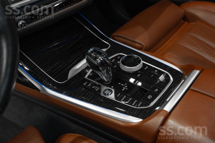 White BMW X7 2019 in Riga, with an engine capacity of 3.00 L and mileage of 56 thousand km for 63900 €, photo 27 on AUTOMOTO.COM.LV