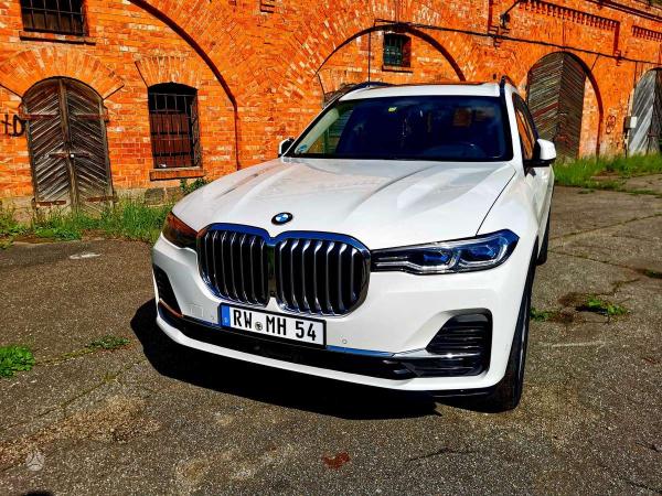 White BMW X7 2019 in Kaunas, with an engine capacity of 2.99 L and mileage of 257 thousand km for 36200 €, photo 1 on AUTOMOTO.COM.LV