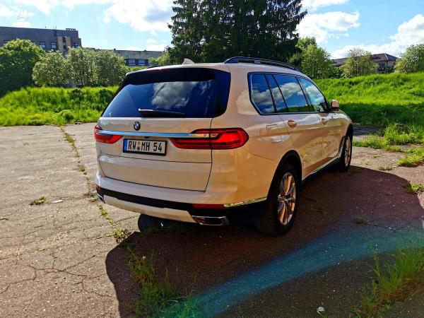 White BMW X7 2019 in Kaunas, with an engine capacity of 2.99 L and mileage of 257 thousand km for 36200 €, photo 6 on AUTOMOTO.COM.LV
