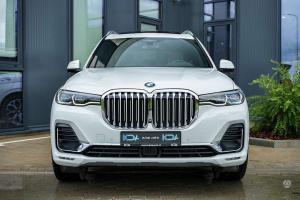 White BMW X7 2019 in Kaunas, with an engine capacity of 3.00 L and mileage of 96 thousand km for 46950 €, photo 4 on AUTOMOTO.COM.LV